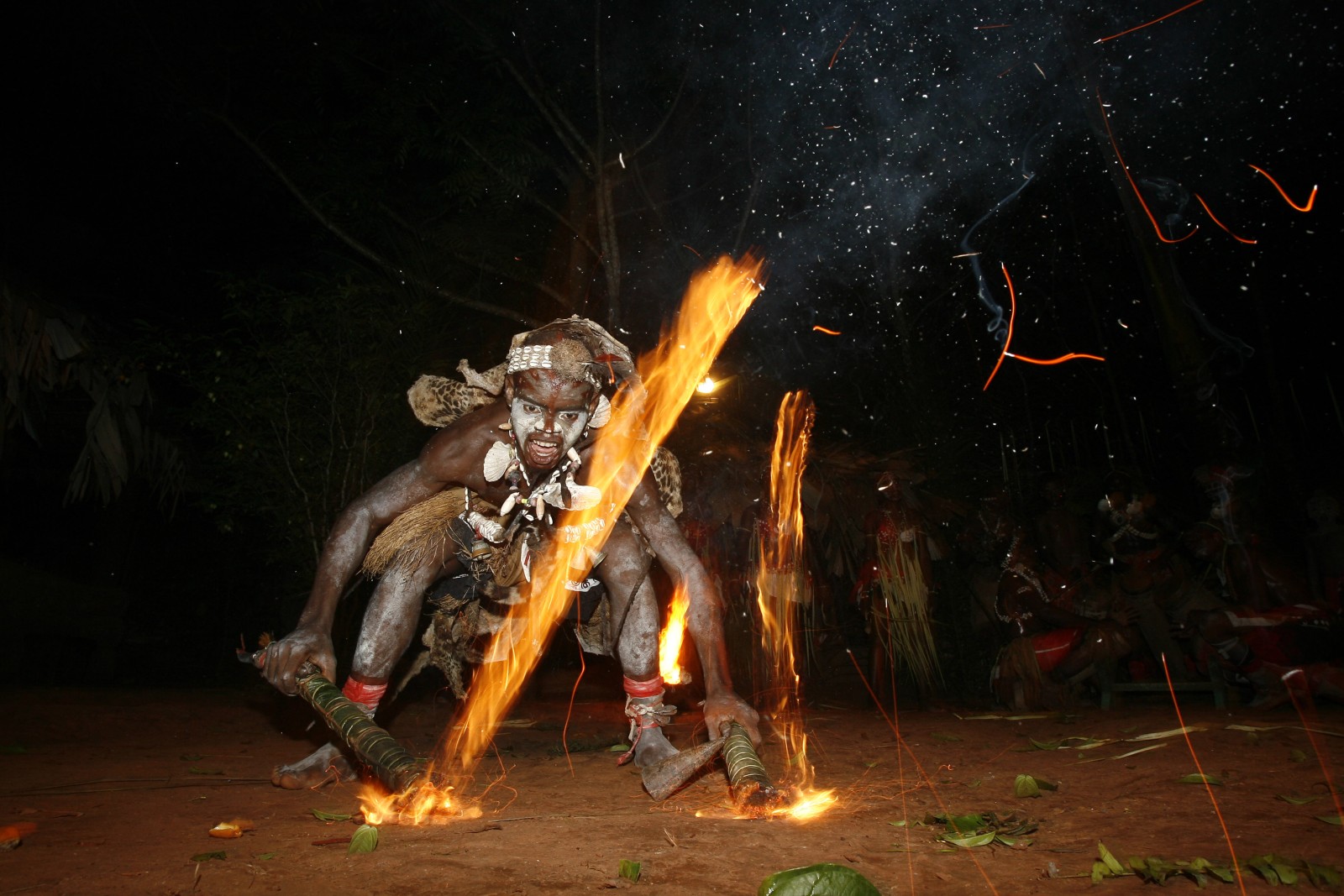GABON: CEREMONIE TRADITIONNELLE DU RITE BWITI PAR LA FAMILLE MBENG-TAME ...