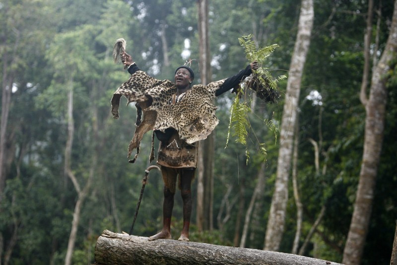 Gabon: Bwiti, dances with the spirits. Nzingou, portfolio de Laurent ...