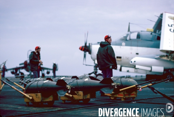 Porte-avions R99 "FOCH" : Mission de qualifications aéronautiques par ...