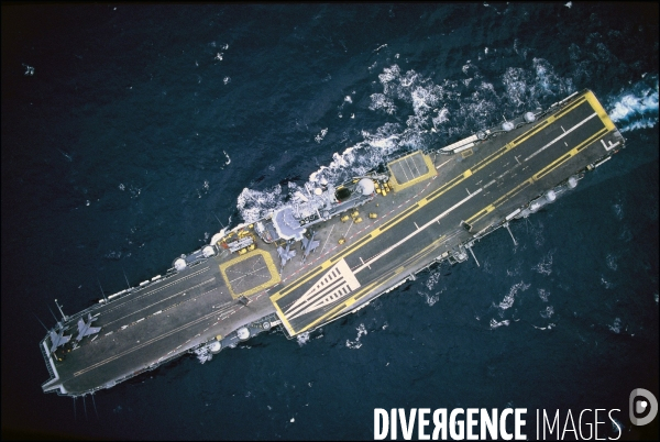 Porte-avions R99 "FOCH" : Mission de qualifications aéronautiques par ...