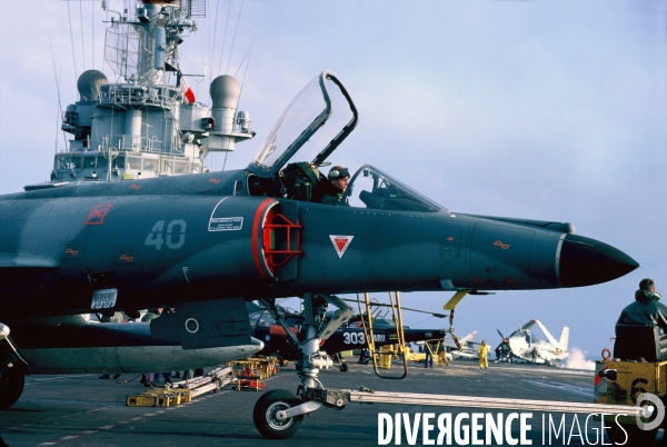 Porte-avions R99 "FOCH" : Mission de qualifications aéronautiques par ...