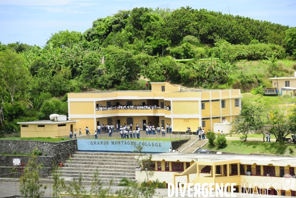 Une histoire de tenue scolaire : l'uniforme à l'école. Ecoles et ...