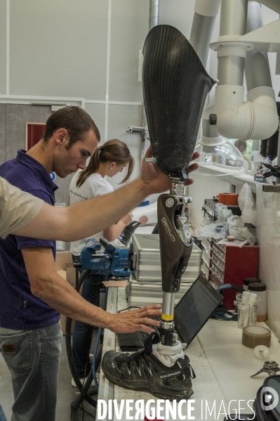 La prothèse bionique du sergent-chef Jocelyn Truchet par Carlos MUNOZ ...