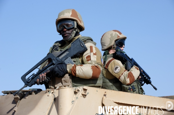 Opération BARKHANE : Poste de Commandement à N'Djamena par François ...