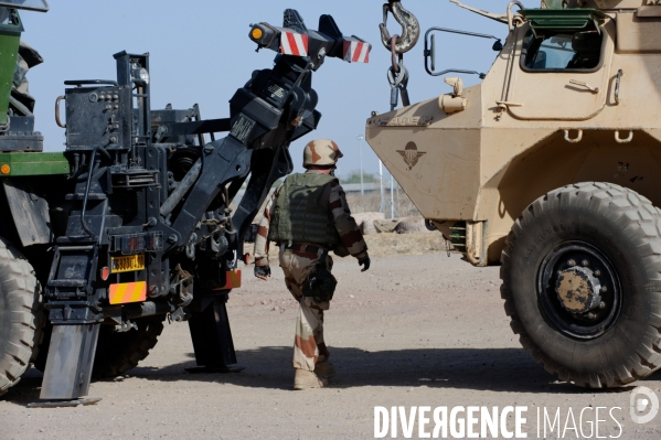 Opération BARKHANE : Poste de Commandement à N'Djamena par François ...