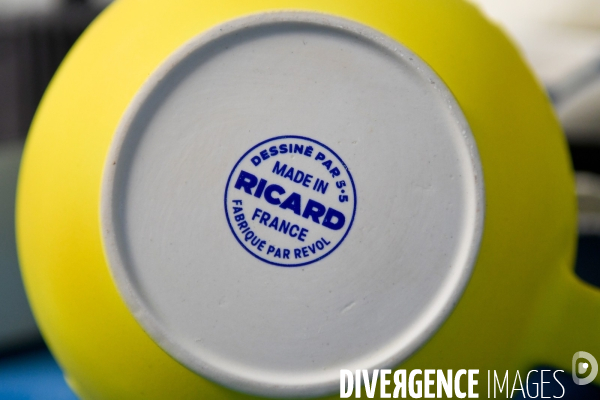 Fabrication du pot ricard chez revol porcelaine par Patrick GARDIN ...