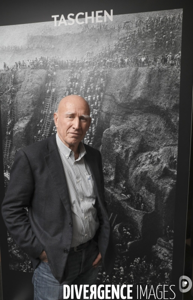 Sebastiao salgado dedicace son livre gold chez taschen par Frédéric ...