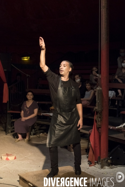 Gatomaquia O Israel Galvan bailando para cuatro gatos, un spectacle d ...