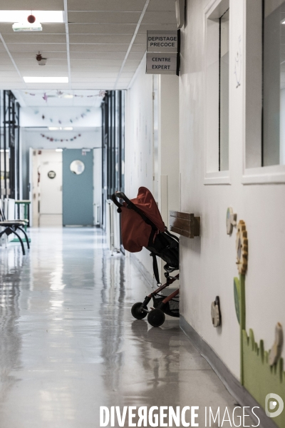 Service de pédopsychiatrie de l'Hôpital Robert Debré. par Albert ...