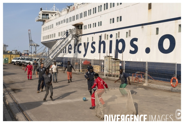 Mercy Ships par Franck RENOIR - Photographie FRE00011062 - Divergence ...