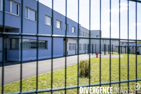 Visite la prison pour mineurs de Porcheville avec Esther Benbassa par ...