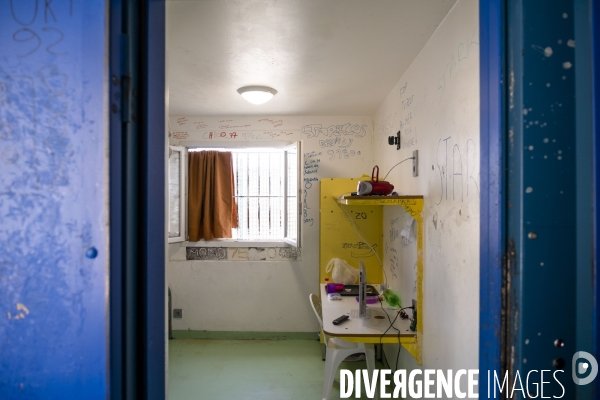 Visite la prison pour mineurs de Porcheville avec Esther Benbassa par ... Visite la prison pour mineurs de Porcheville avec Esther Benbassa par ...
