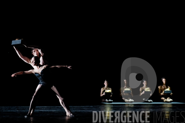 Stepping stones / Jirí Kylián / Ballet de l ' Opéra national de Paris ...