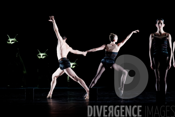 Stepping stones / Jirí Kylián / Ballet de l ' Opéra national de Paris ...