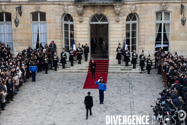 Borne - Attal - Passation des pouvoirs par Cyril BITTON - Photographie ... Borne - Attal - Passation des pouvoirs par Cyril BITTON - Photographie ...