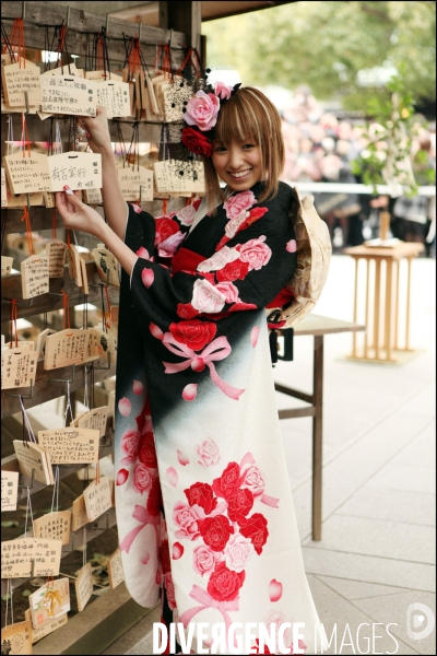 L'actrice japonaise Minami AKINA se rend au temple pour la cérémonie d ...