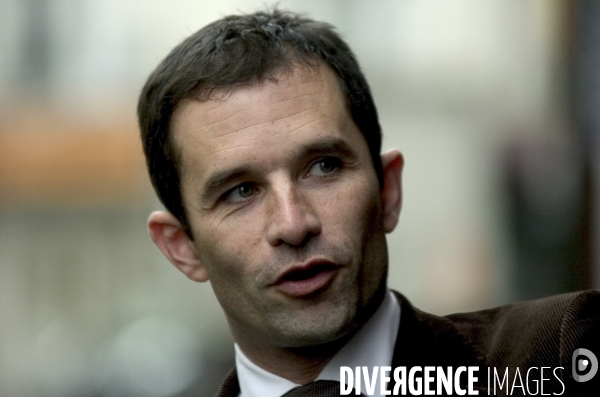 Benoit Hamon présente son équipe de campagne. par Frédéric KLEMCZYNSKI ... Benoit Hamon présente son équipe de campagne. par Frédéric KLEMCZYNSKI ...