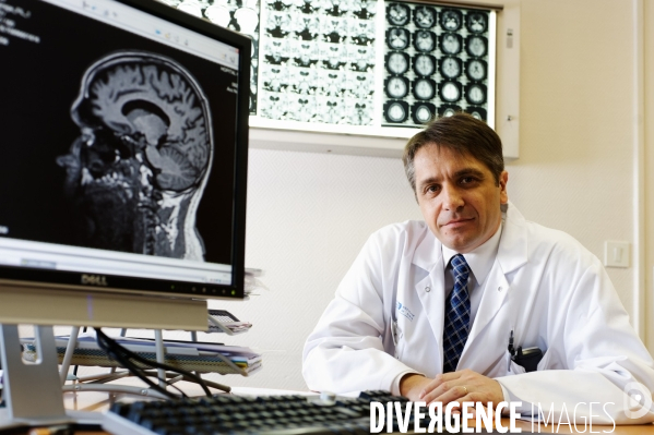 Professeur Stephane PALFI , neurochirurgien et neurobiologiste. par ...