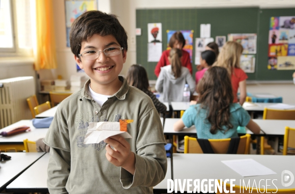 Ecole: enfants en classe CM2 à 6e. School, students in class. par ...