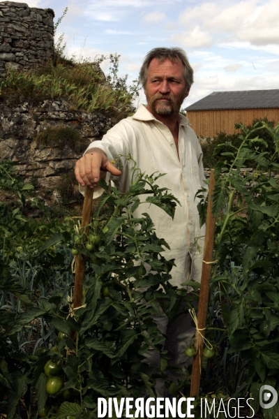 Jose Bove dans son jardin par Georges BARTOLI - Photographie GBA0037004 ...