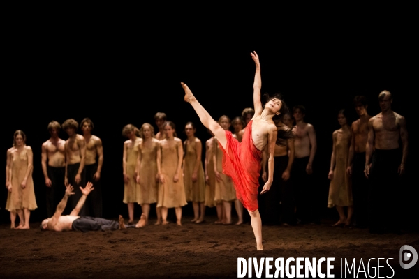 Le Sacre du printemps, Chorégraphie par le Ballet de l'Opéra de Paris ...