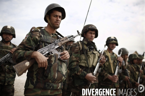 Soldats de l'armee nationale afghane (ana) en poste dans la fob de ...