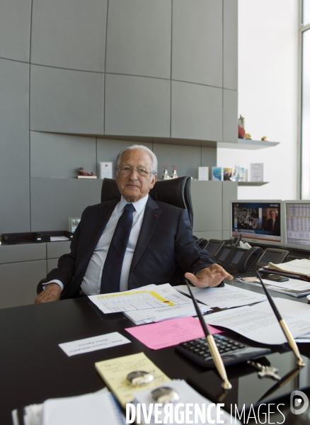 Jacques SAADÉ dans son bureau du 32 ème étage de la Tour CMA-CGM à ...