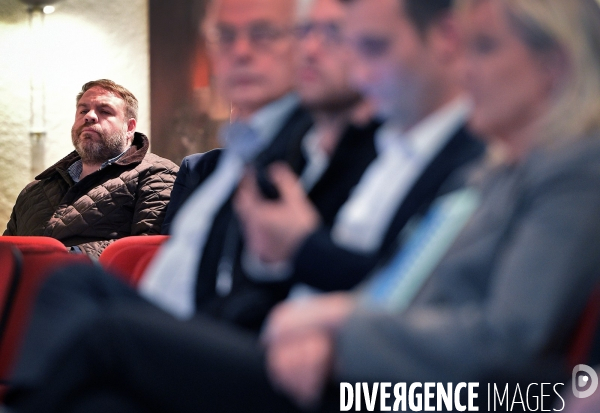 Marine Le Pen avec Axel Loustau par Alain GUILHOT - Photographie AG1072014 - Divergence images