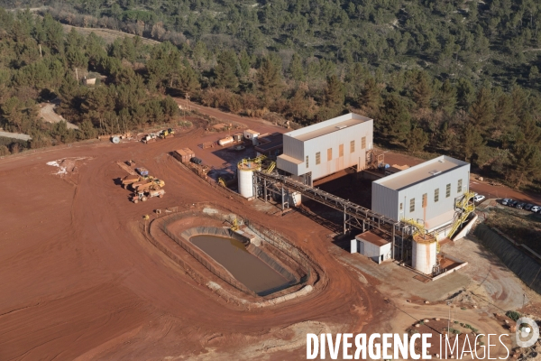 Vue aérienne des boues rouges de Gardanne par Matthieu COLIN ...