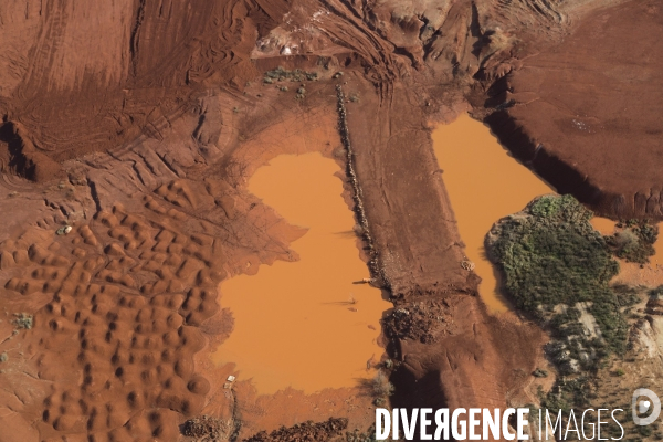 Vue aérienne des boues rouges de Gardanne par Matthieu COLIN ...